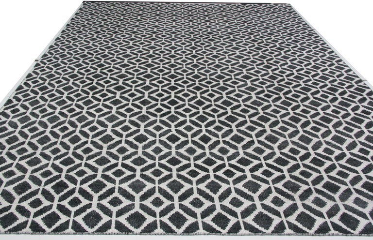 Charcoal and Ivory Pattern Rug For Sale at 1stDibs