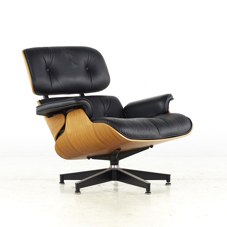 Fauteuil de salon et pouf en noyer Charles and Ray Eames pour Herman ...