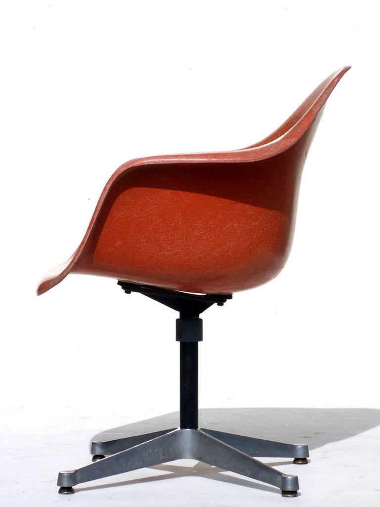 Charles Eames by Hermann Miller Design Fiberglass Shell Chair at 1stDibs