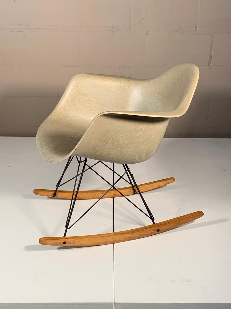 Charles Eames Classic RAR Rocking Chair Herman Miller Greige For Sale ...