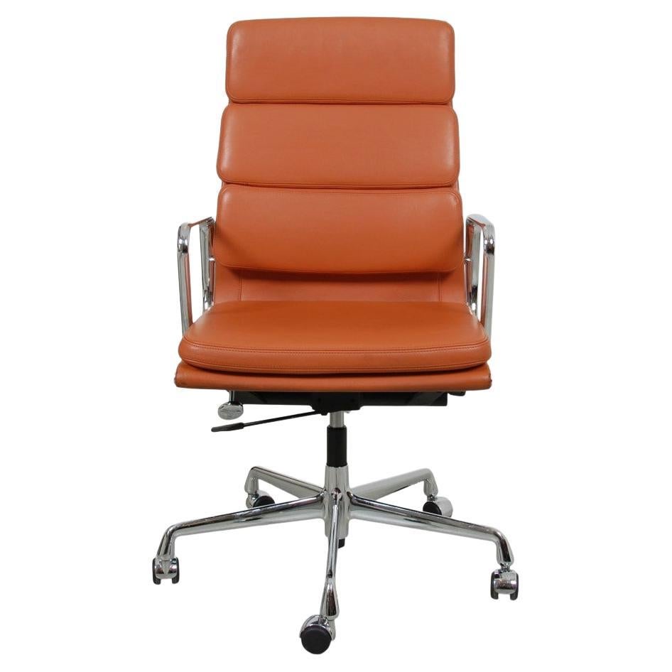 Charles Eames Ea-219 Office Chair Fully Upholstered in Green Leather ...