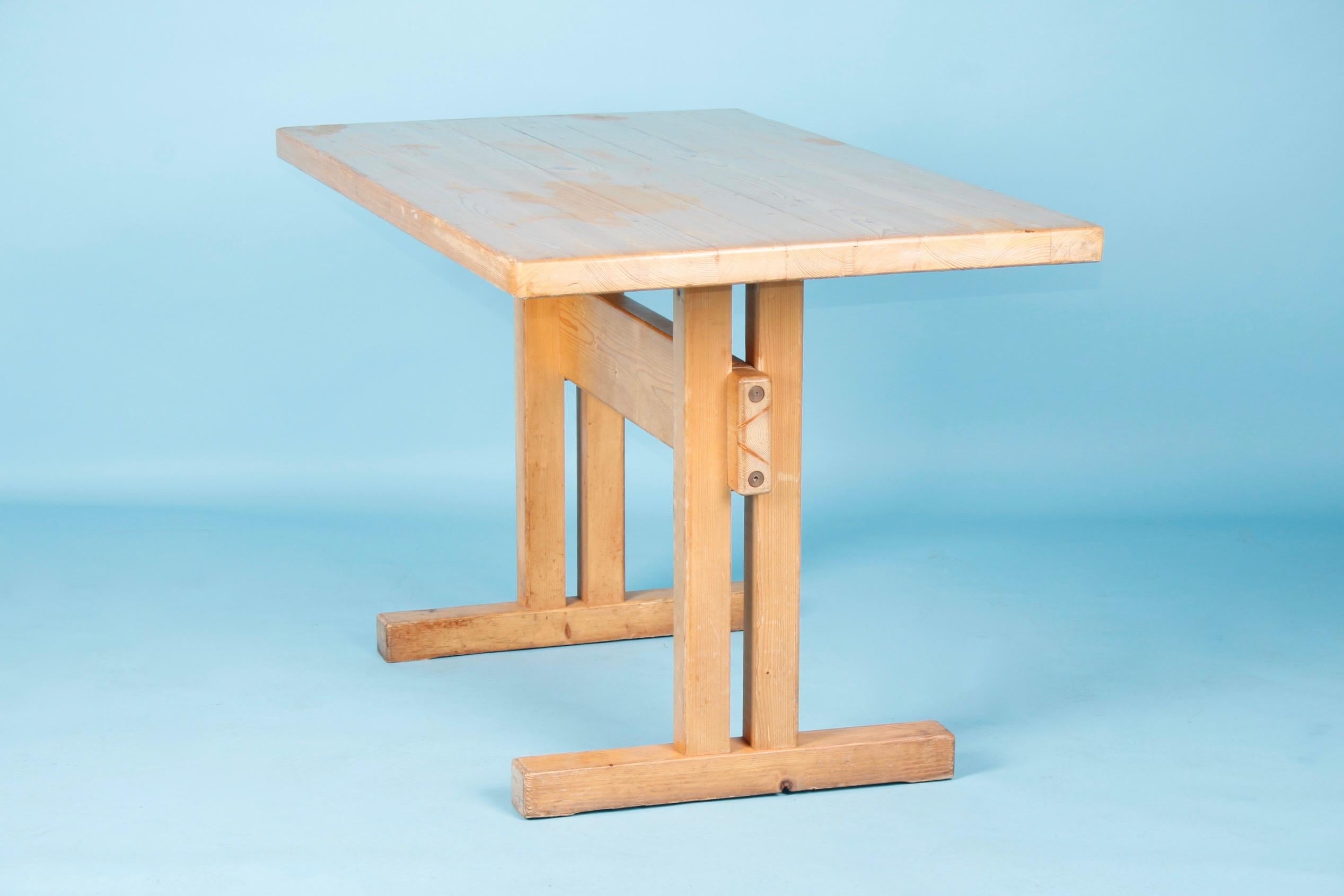 Charlotte Perriand, Table the Arcs 1600, circa 1969 For Sale at 1stDibs