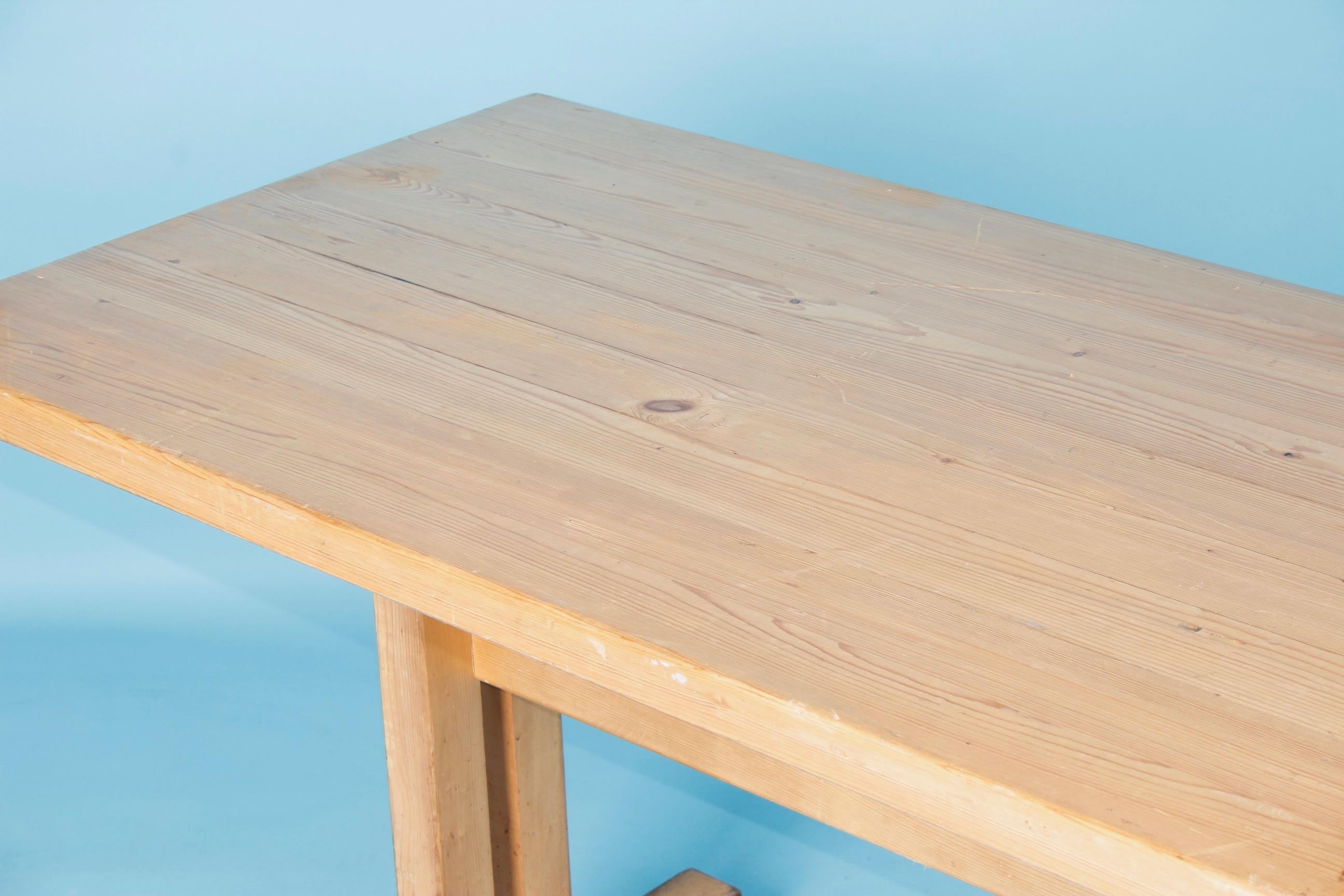 Charlotte Perriand, Table the Arcs 1600, circa 1969 For Sale at 1stDibs