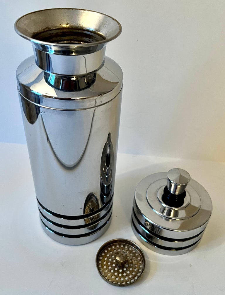 Chase Cocktail Shaker with Black Band Details For Sale at 1stDibs