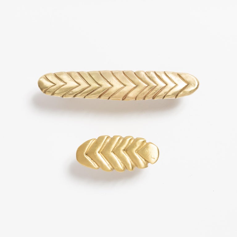 Chevron 3 pull handle For Sale at 1stDibs