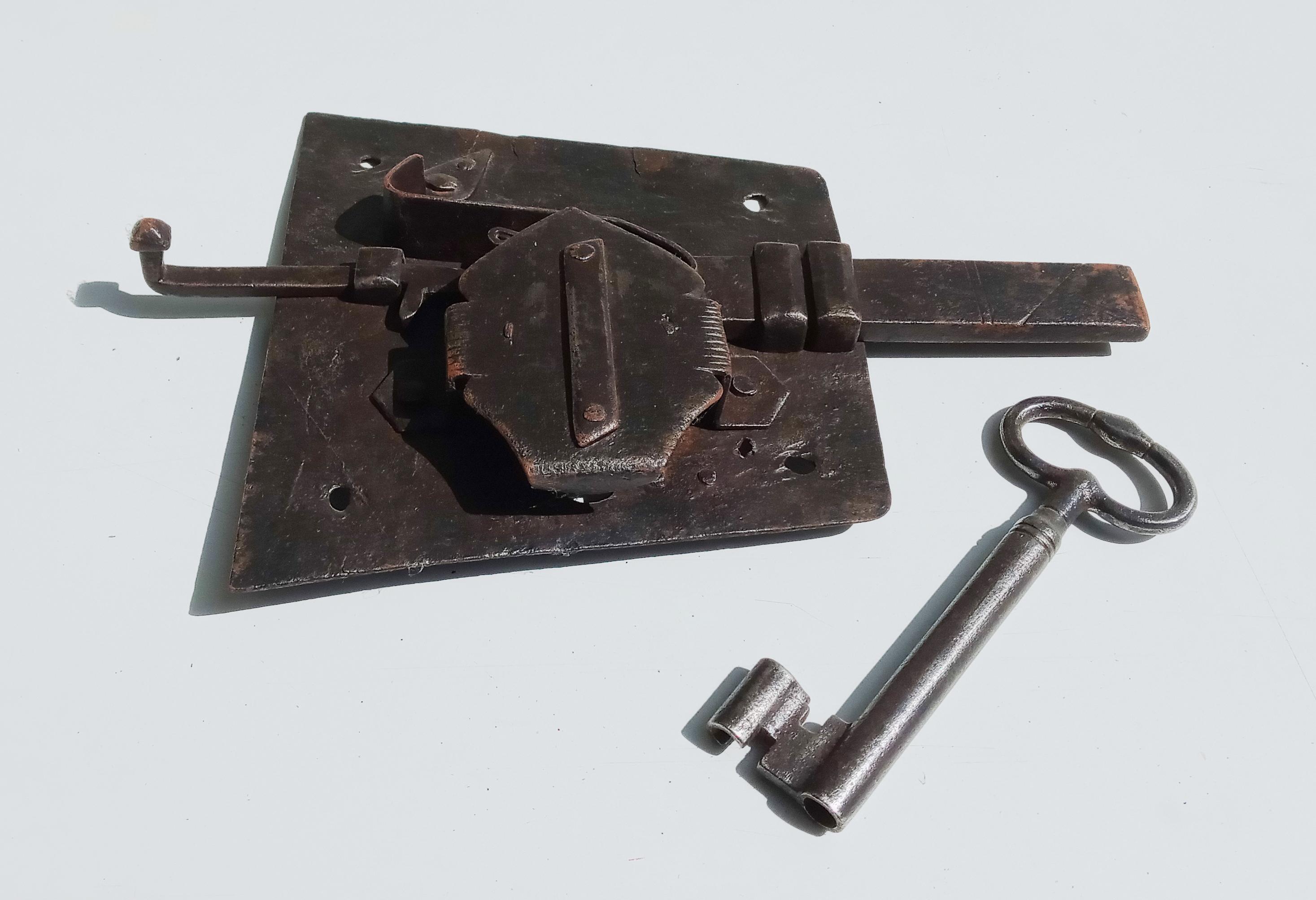 chiavistelli serratura portoni antichi in vendita su 1stDibs