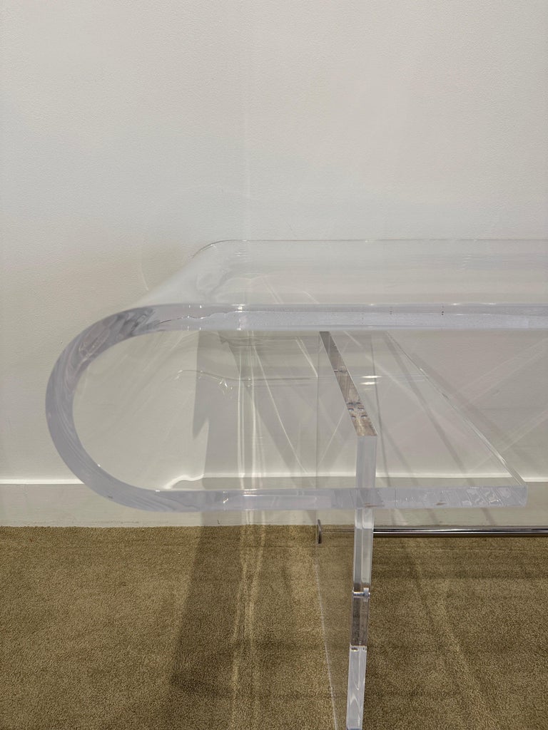 Chic Vintage Curved Lucite Desk For Sale at 1stDibs