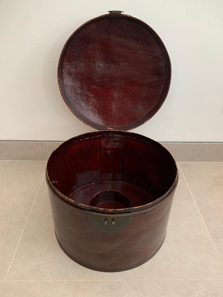 Chinese Antique Lacquered Hat Box, Qing Dynasty For Sale at 1stDibs