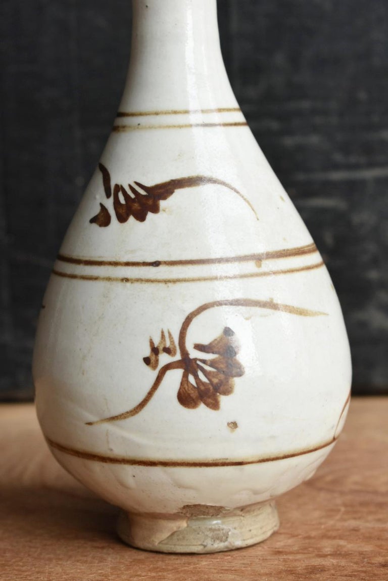 Chinese Black and White Antique Pottery Vase/ Ming Dynasty /14th-15th Century For Sale at 1stDibs