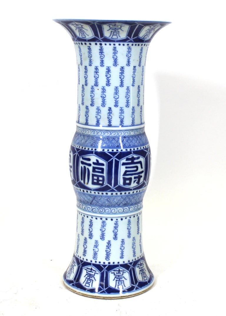 Chinese Blue and White Gu-Shaped Ceramic Vase For Sale at 1stDibs