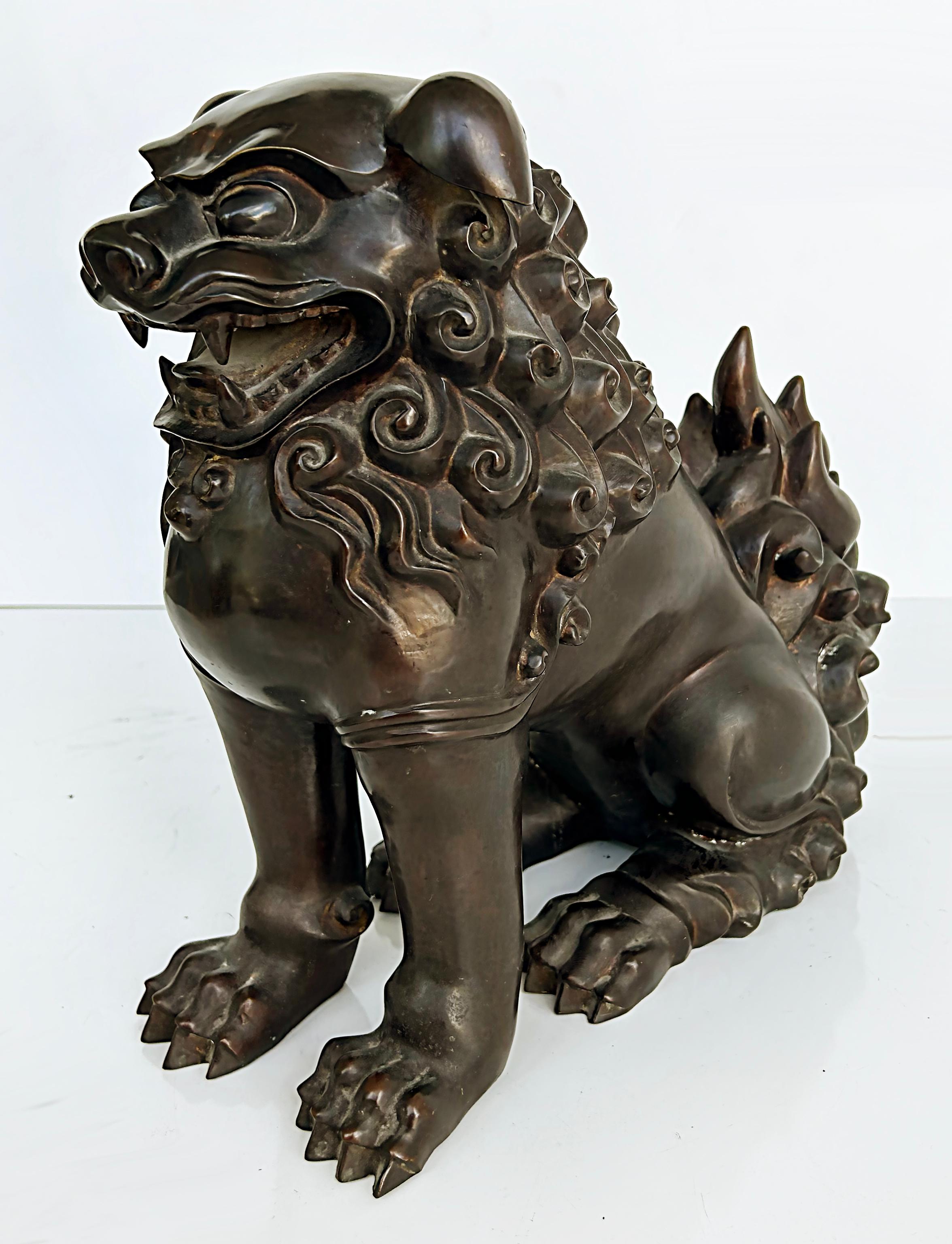 Chinese Bronze Foo Dogs Sculptures, a Pair For Sale at 1stDibs