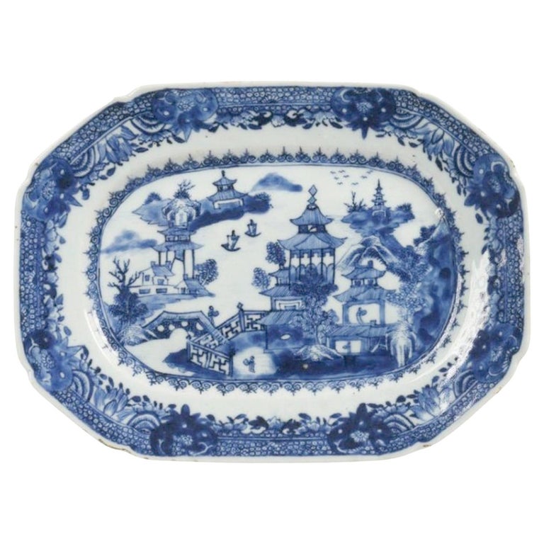 Chinese Export Porcelain Blue and White Dish For Sale at 1stDibs