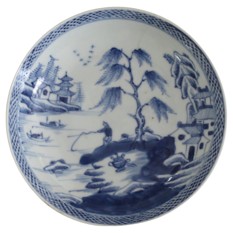 Chinese Export Porcelain Small Berry Bowl or Dish Blue and White, late ...