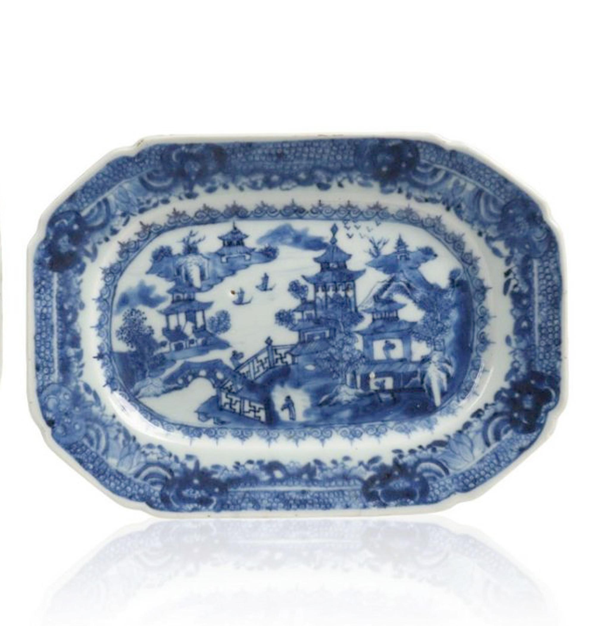 Chinese Export Porcelain Underglaze Blue and White Dish at 1stDibs