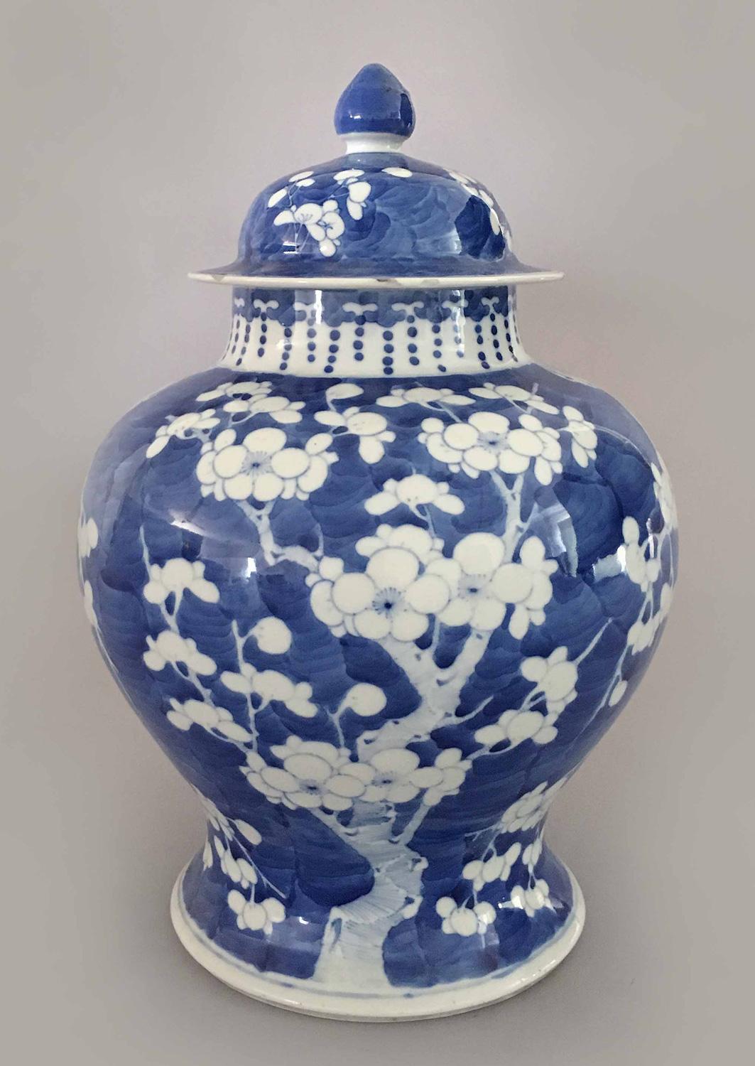 Chinese Export Prunus Vase and Lid For Sale at 1stDibs