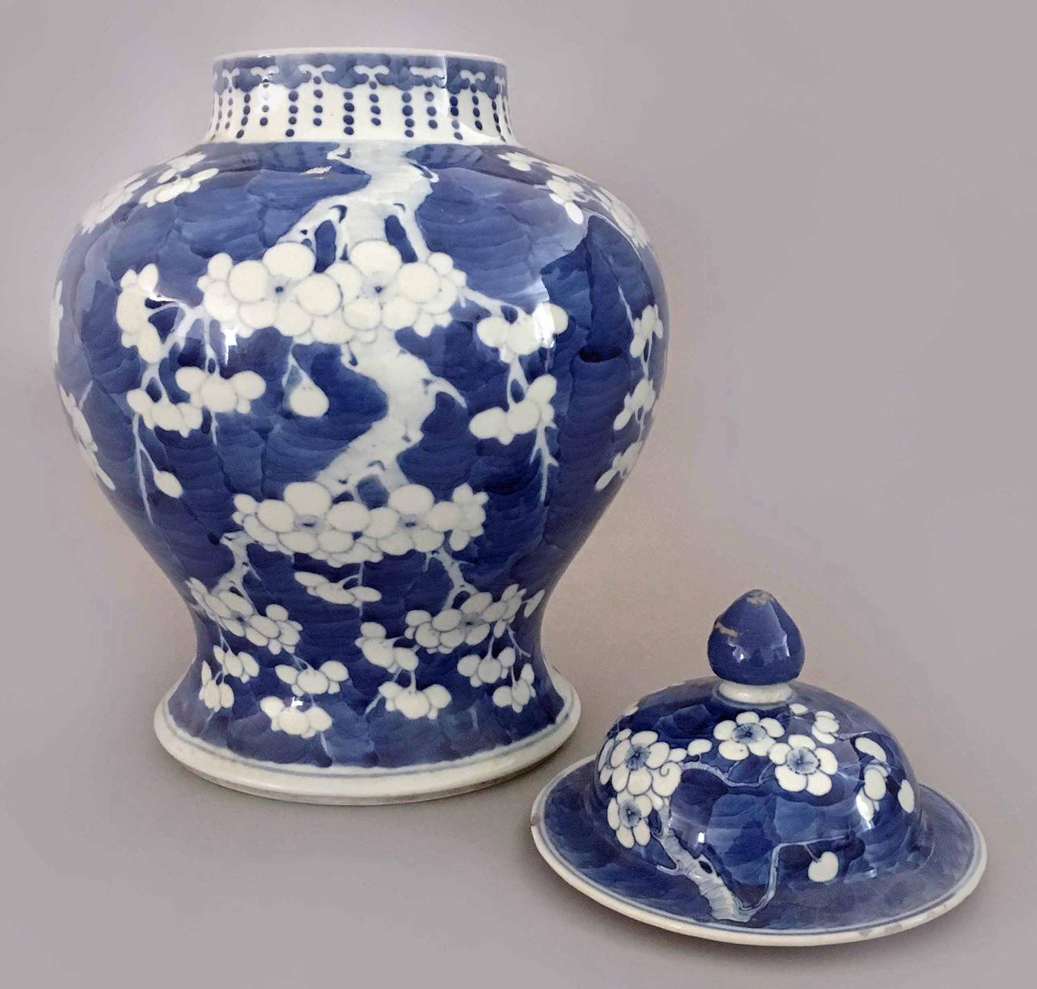 Chinese Export Prunus Vase and Lid For Sale at 1stDibs