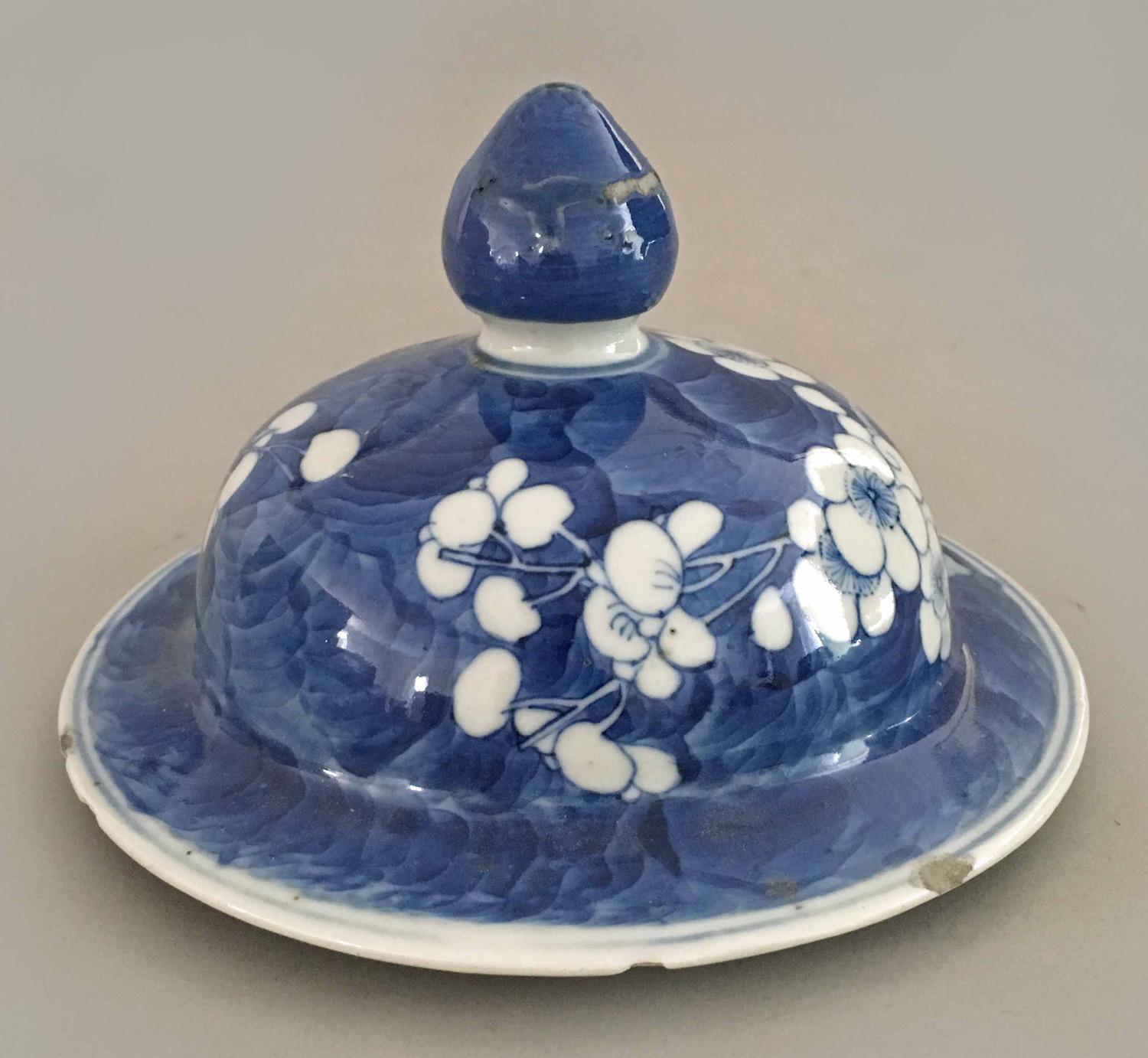 Chinese Export Prunus Vase and Lid For Sale at 1stDibs