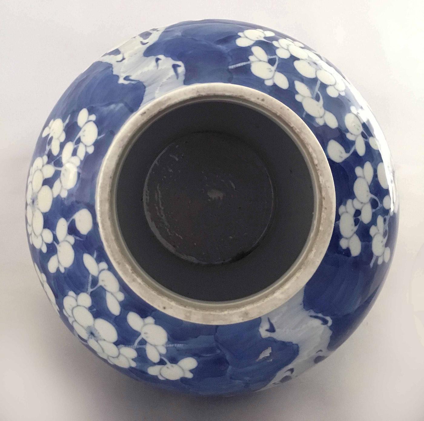 Chinese Export Prunus Vase and Lid For Sale at 1stDibs