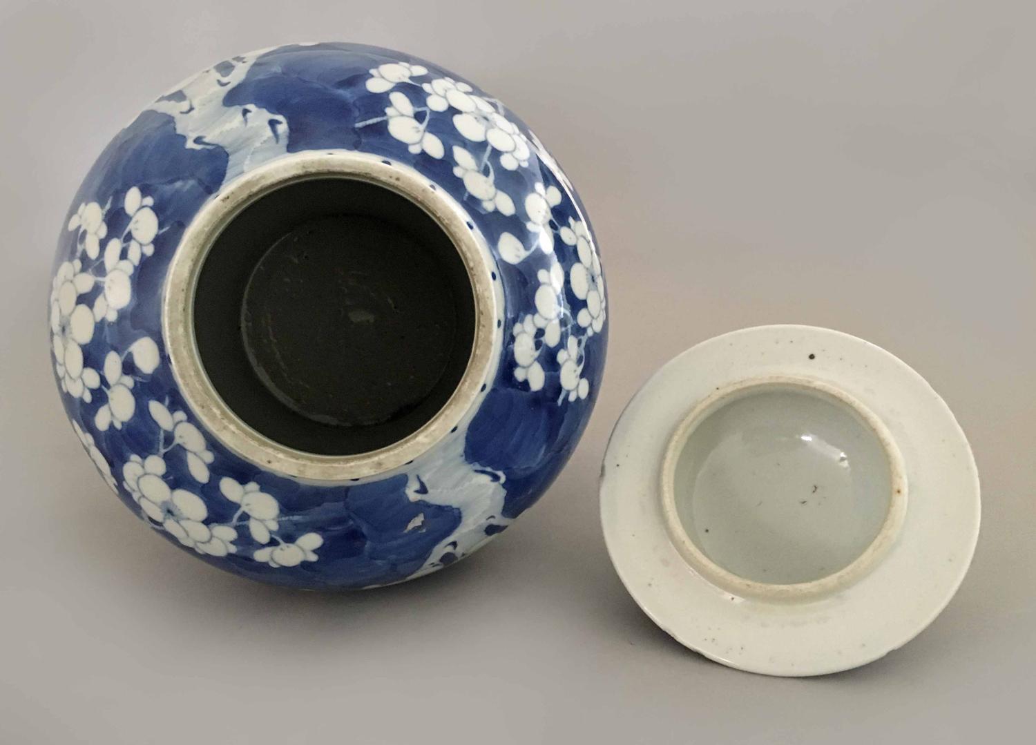 Chinese Export Prunus Vase and Lid For Sale at 1stDibs