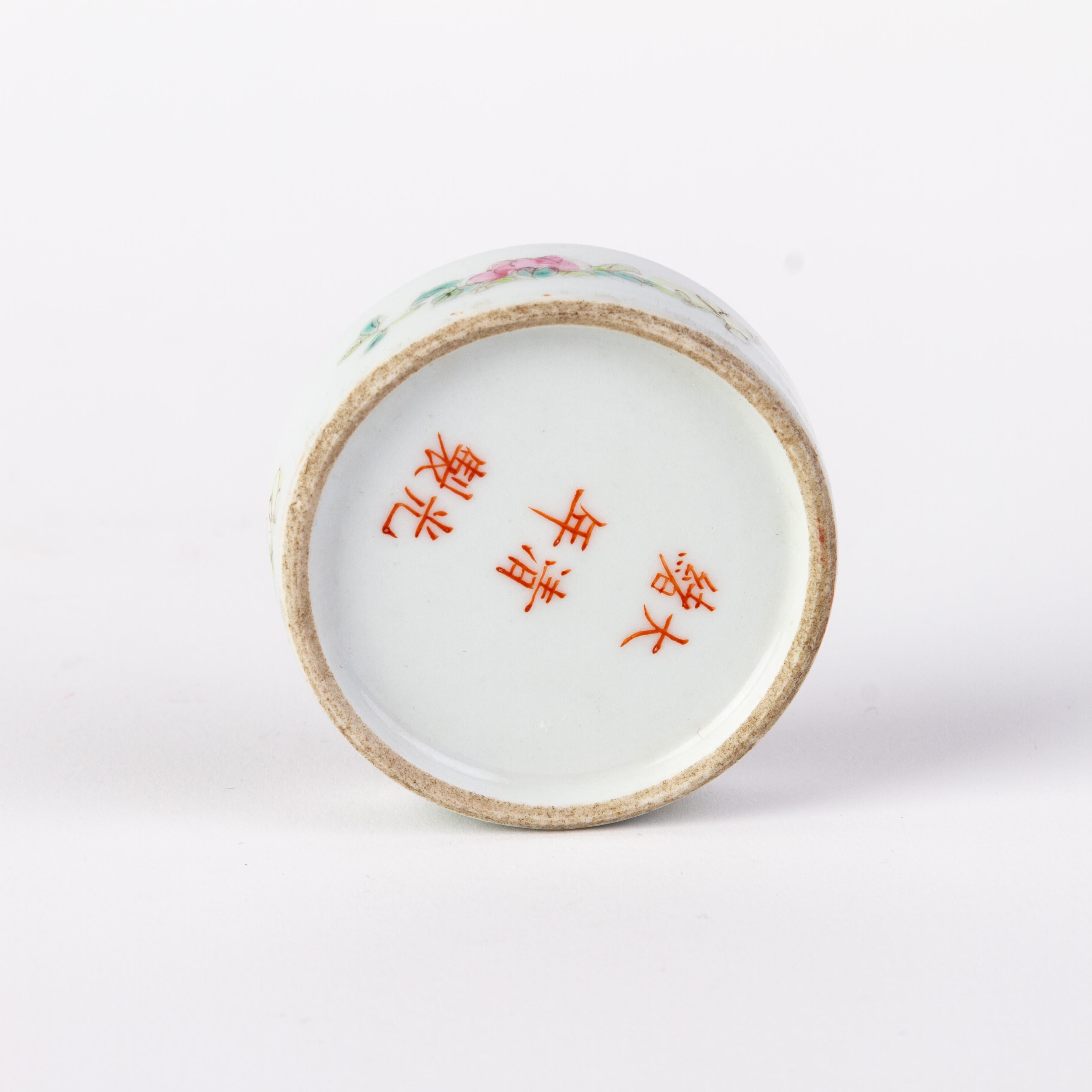 Chinese Guangxu Porcelain Lidded Paste Box 19th Century For Sale at 1stDibs
