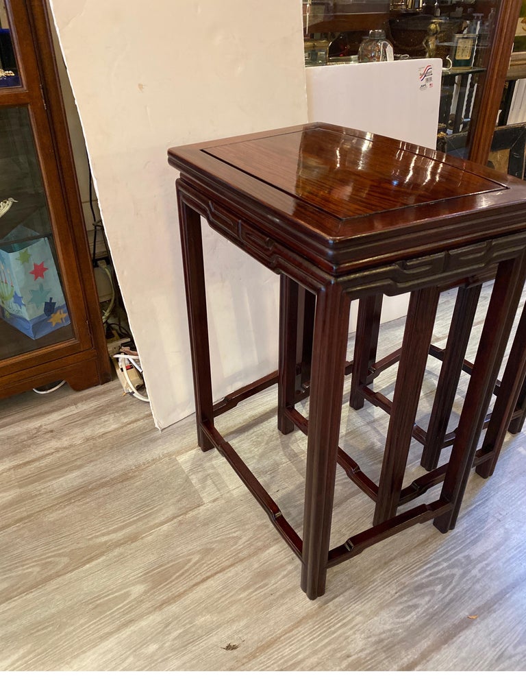 Ensemble de trois tables chinoises Hong-Mu - En vente sur 1stDibs