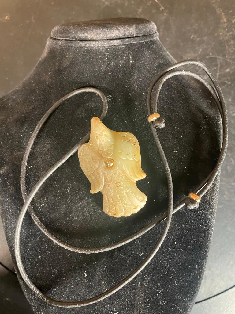 Chinese Jade Eagle Bird 18 Karat Gold Amulet Necklace For Sale at 1stDibs
