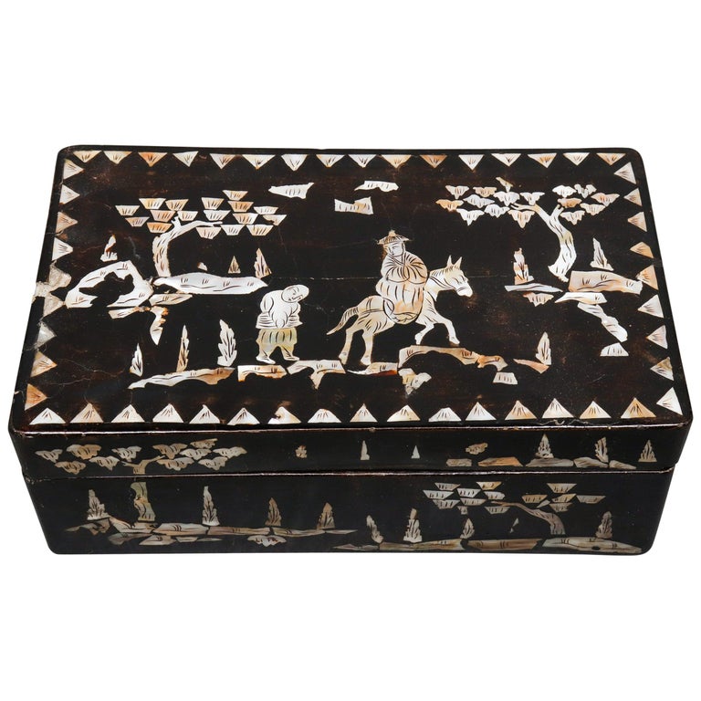 Chinese Mother of Pearl Inlaid Lacquered Box For Sale at 1stDibs