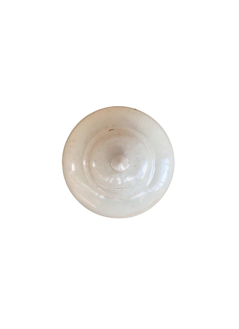 Chinese Off-White Ceramic Ginger Jar For Sale at 1stDibs