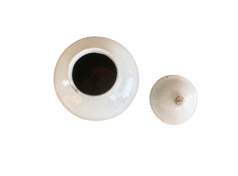 Chinese Off-White Ceramic Ginger Jar For Sale at 1stDibs