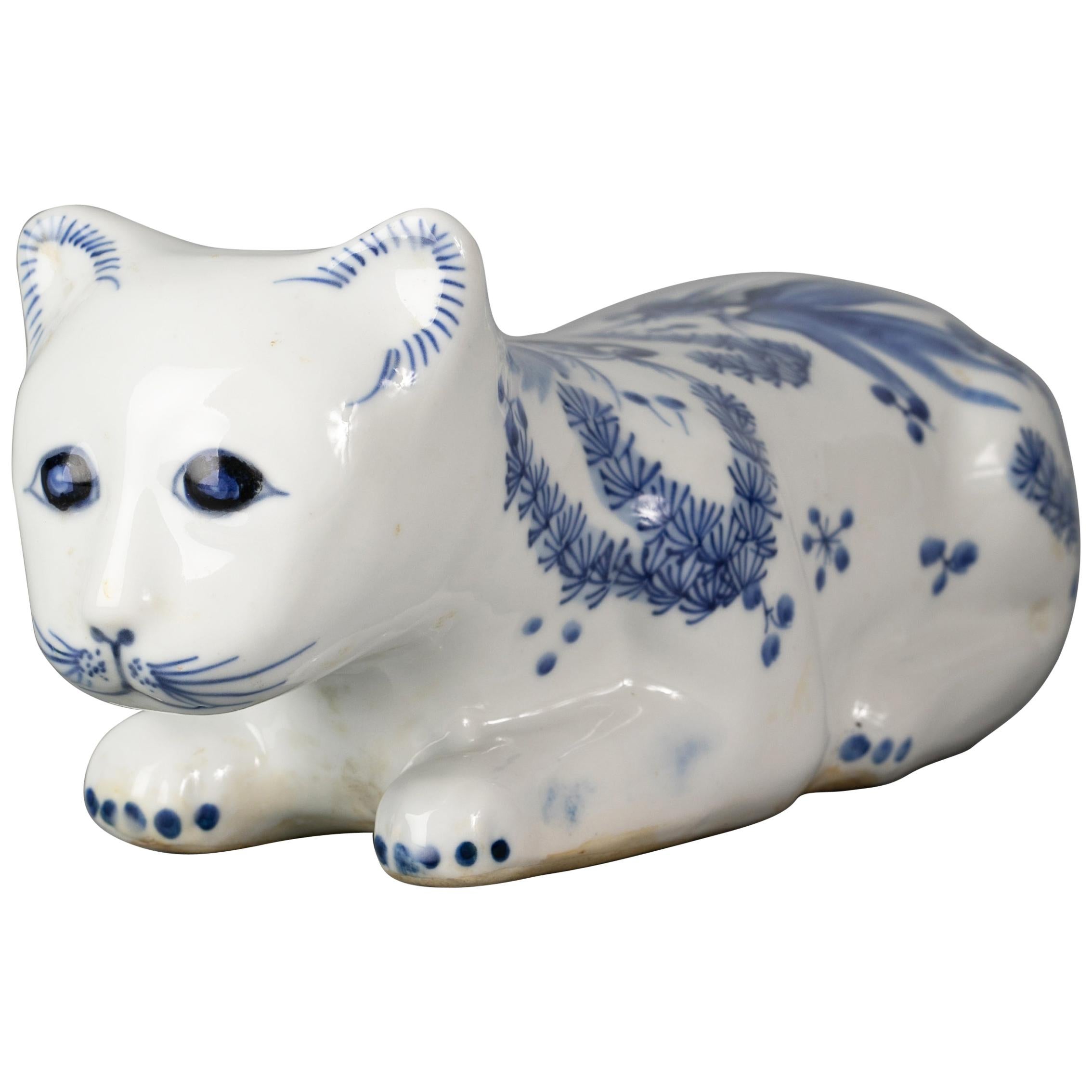 Chinese Porcelain Blue and White Recumbent Cat, circa 1900 For Sale at ...