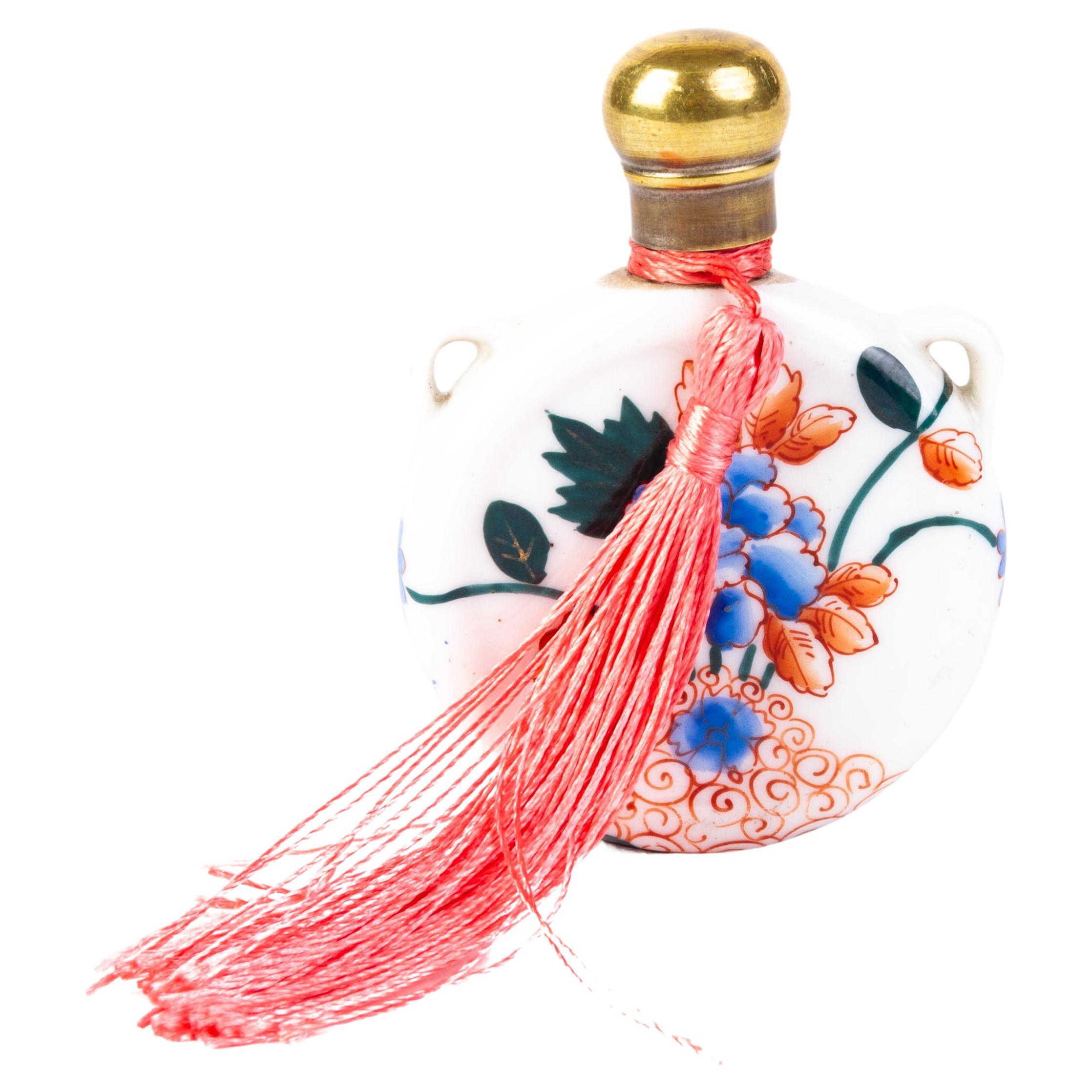 Chinese Porcelain Hand Painted Snuff Bottle For Sale at 1stDibs