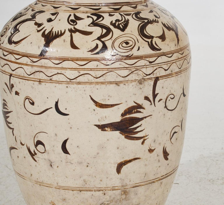 Chinese Pottery with Decorations, 15 / 16th Century For Sale at 1stDibs