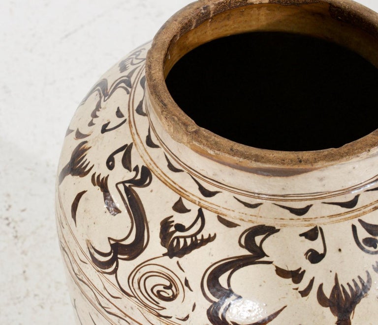 Chinese Pottery with Decorations, 15 / 16th Century For Sale at 1stDibs
