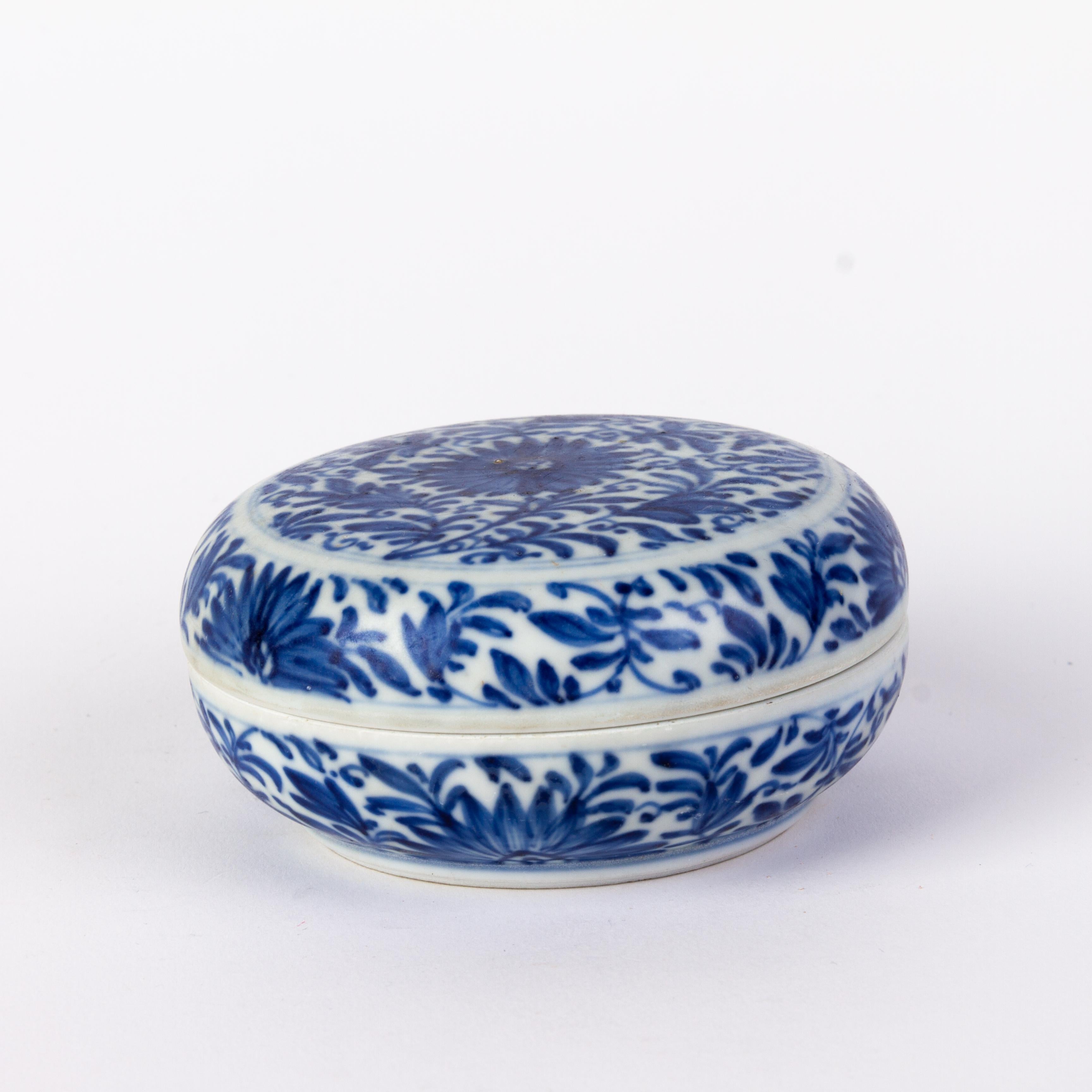Chinese Kangxi Blue and White Porcelain Floral Paste Box 18th Century ...