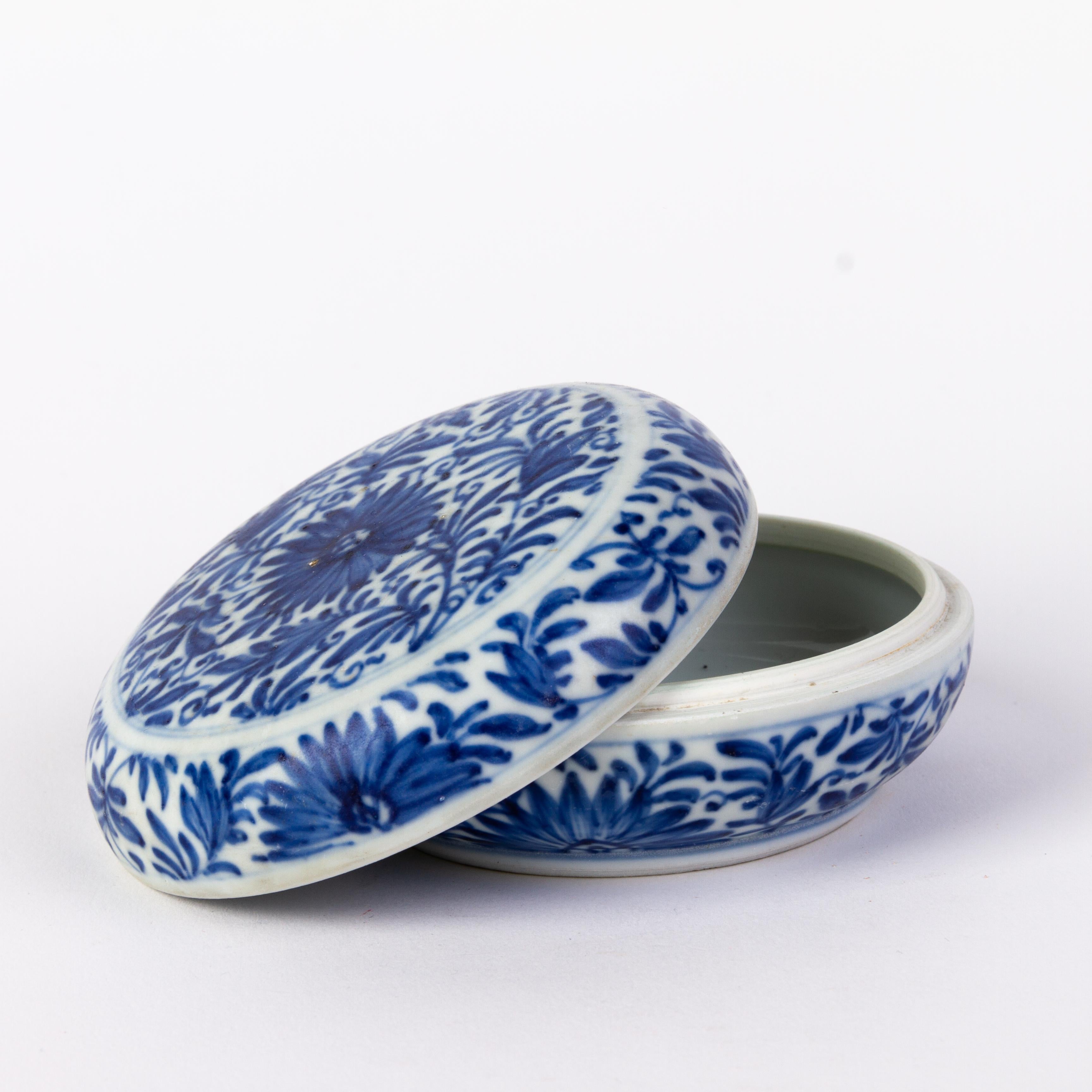 Chinese Kangxi Blue and White Porcelain Floral Paste Box 18th Century ...