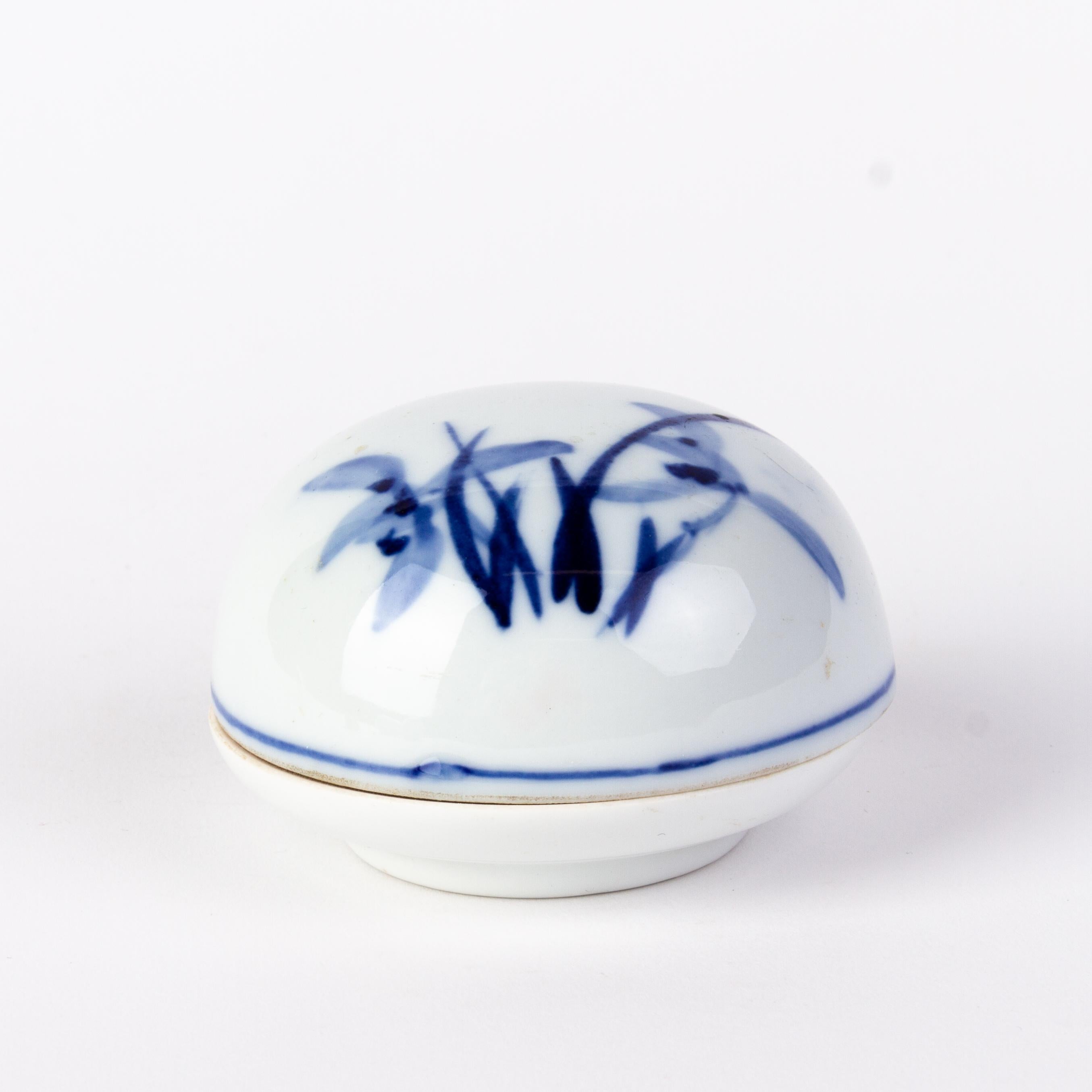 Chinese Qing Dynasty Blue and White Porcelain Lidded Paste Box 19th ...