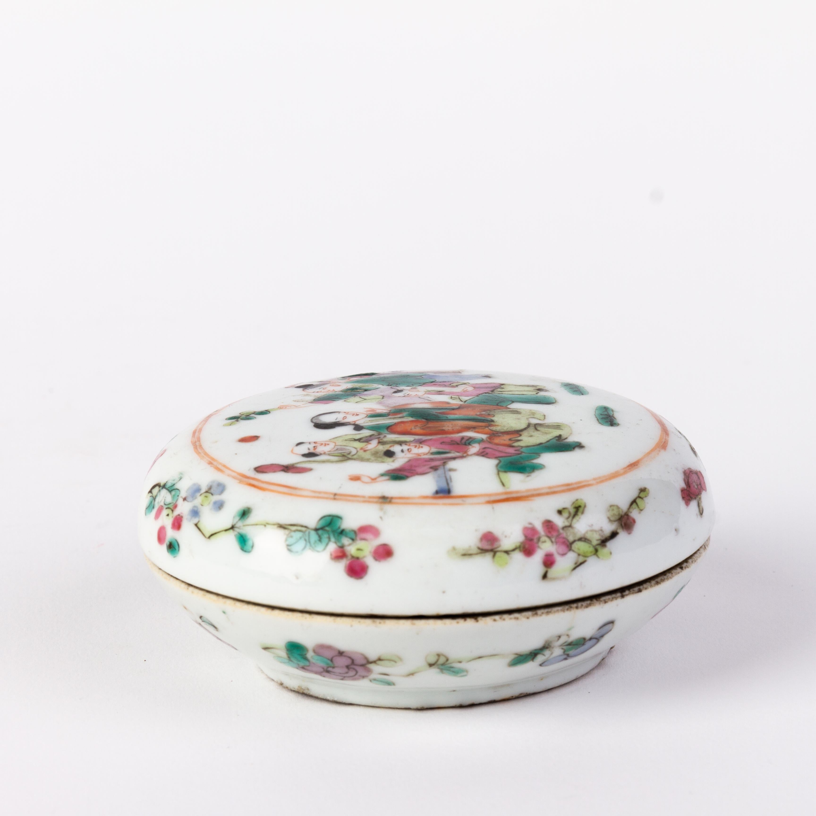 Chinese Qing Dynasty Famille Rose Porcelain Lidded Box 19th Century For ...