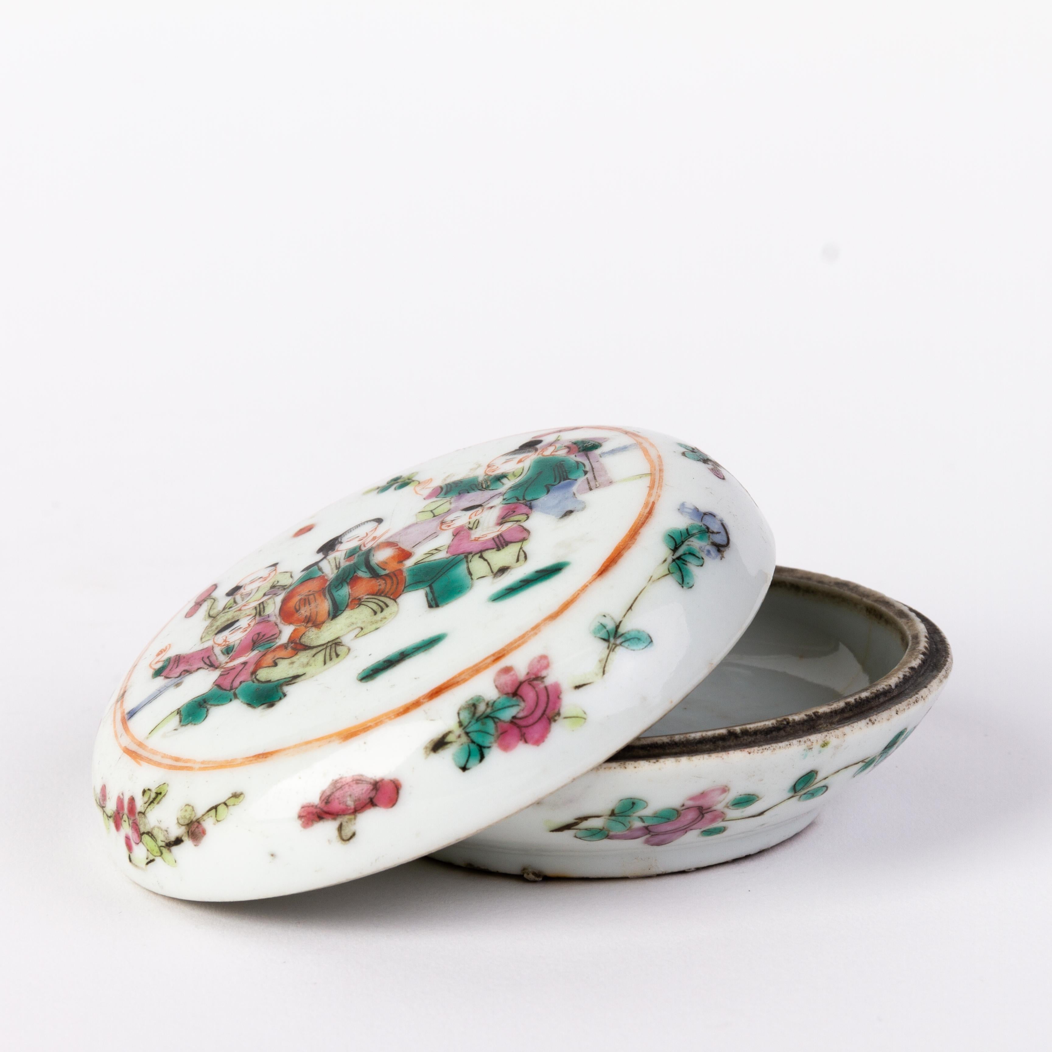 Chinese Qing Dynasty Famille Rose Porcelain Lidded Box 19th Century For ...