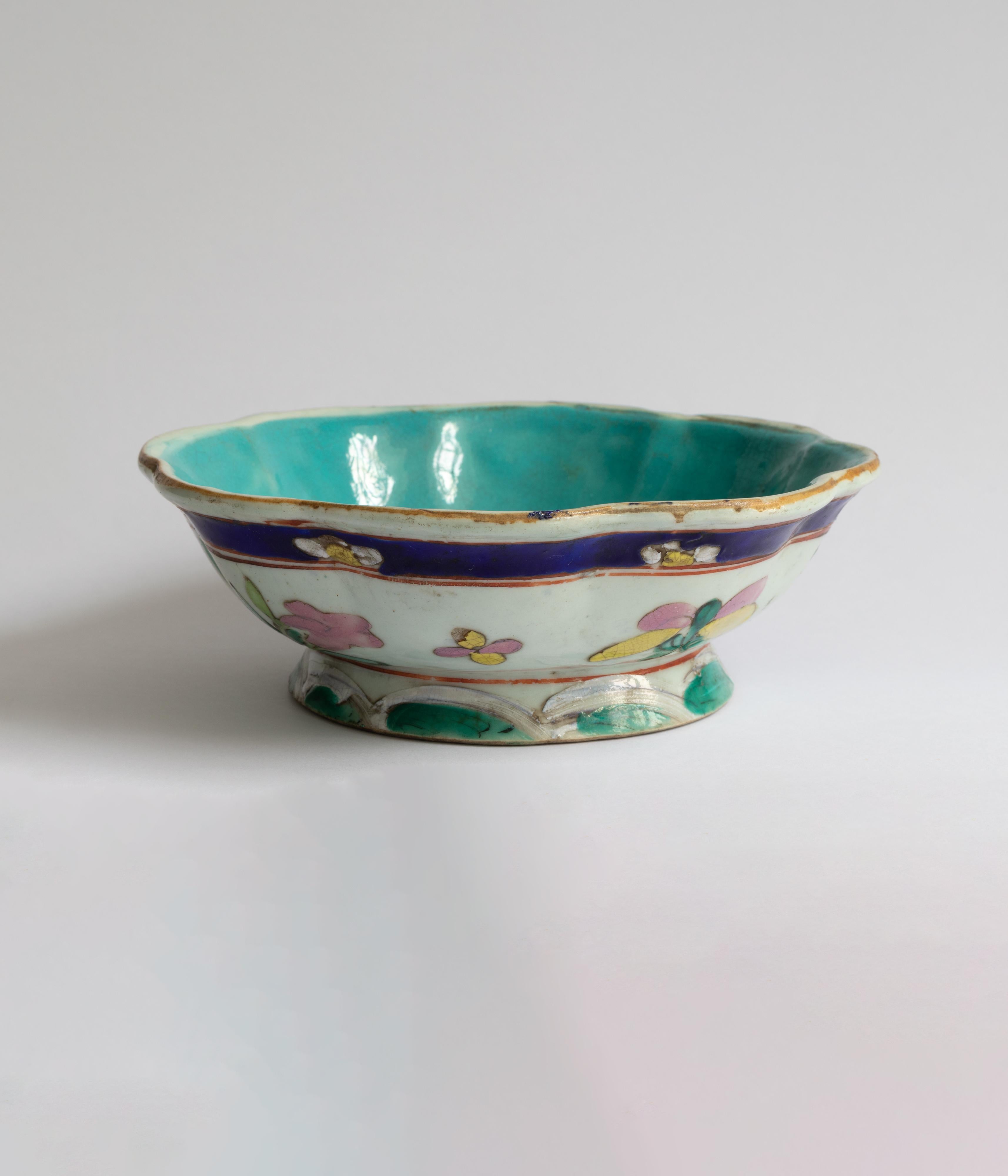 Chinese Tongzhi Floral Offering Bowl. 19th Century For Sale at 1stDibs