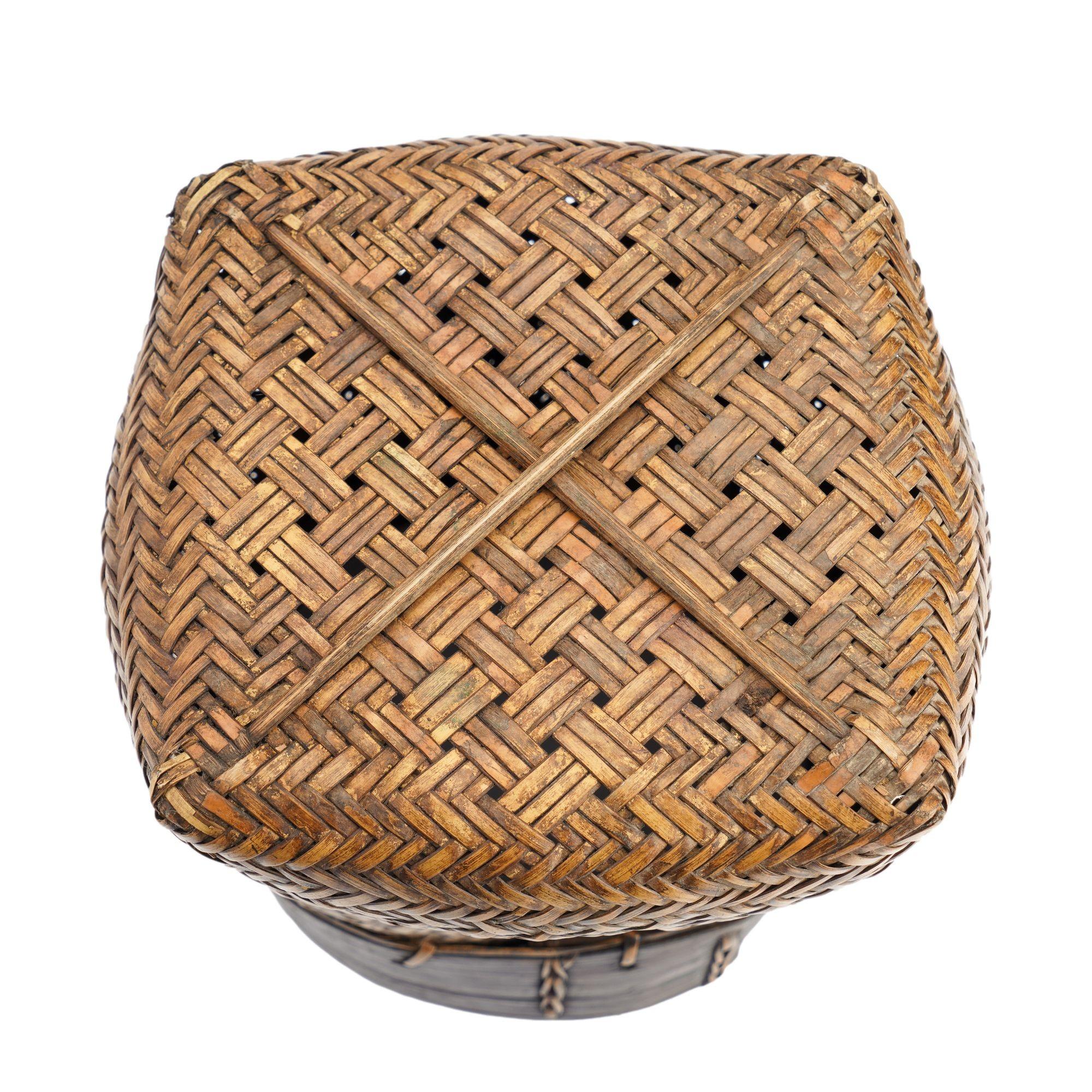 Chinese woven bamboo and willow grain basket, 1800's For Sale at 1stDibs