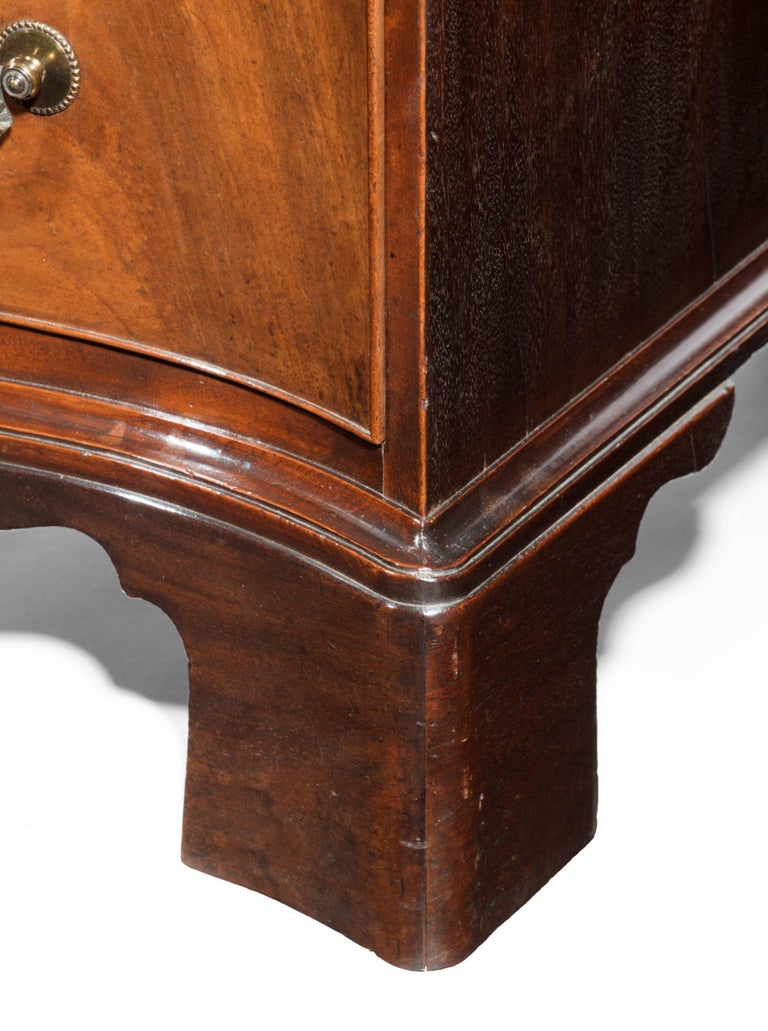 Chippendale Period Mahogany Serpentine Commode Chest For Sale at 1stDibs