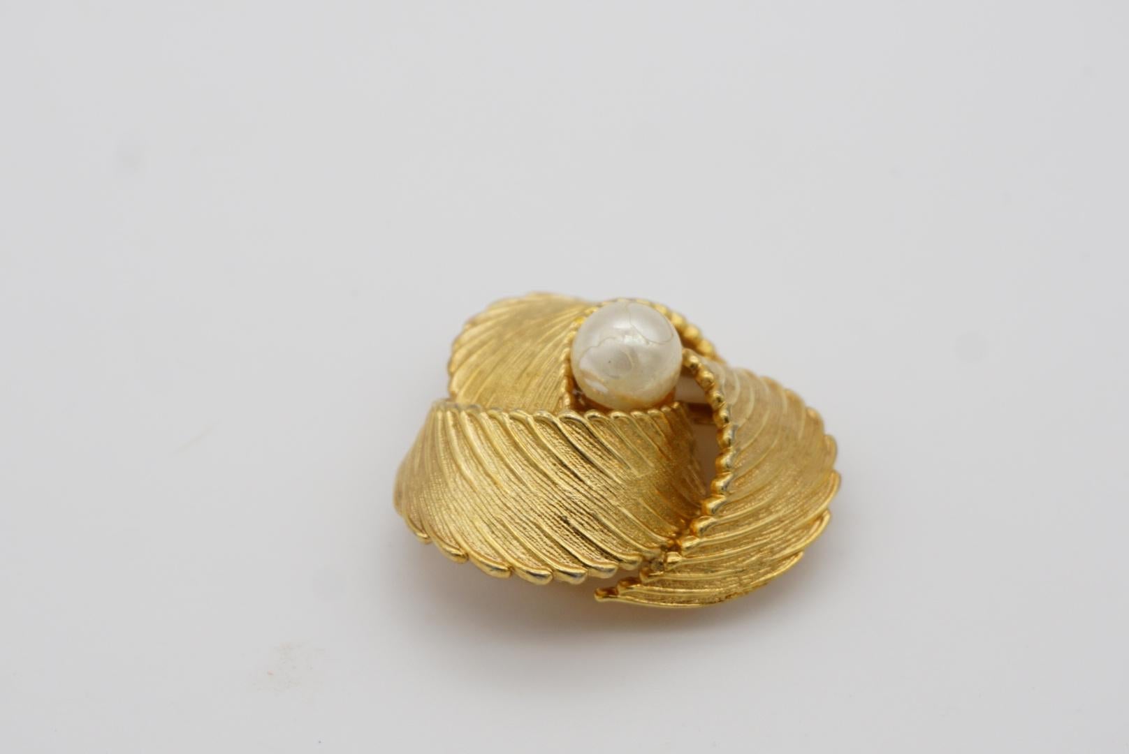 Christian Dior GROSSE 1967 Vintage Twist Spiral White Round Pearl Gold ...
