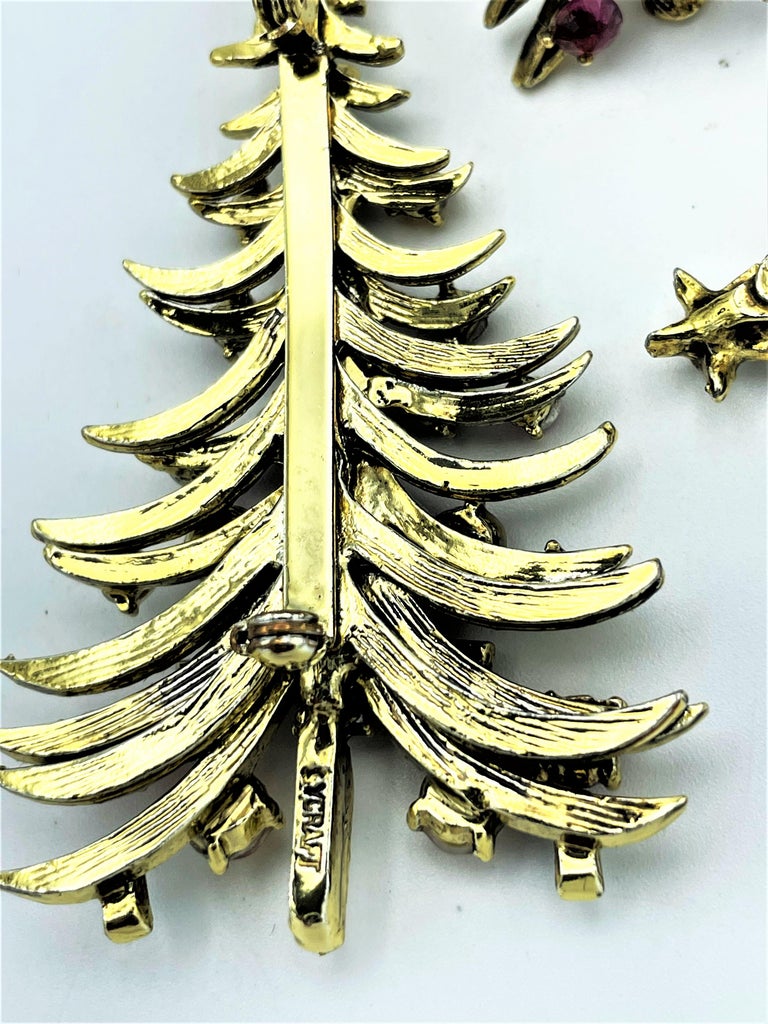 Christmas tree brooch with matching clip-on earring by Hollycraft USA ...