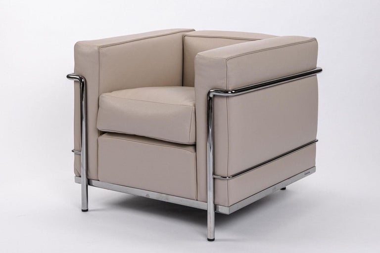 Chrome Frame with Ivory Leather Cushions LC2 Armchair, Cassina For Sale ...