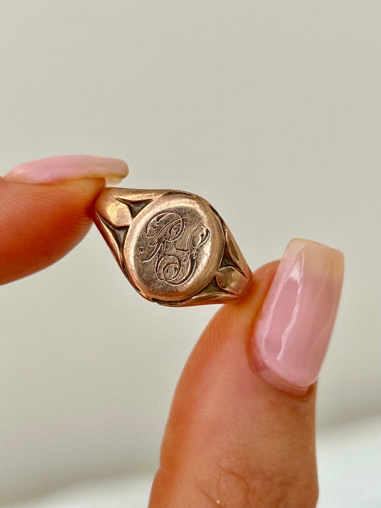 Chunky Vintage 9ct Rose Gold Signet Ring For Sale at 1stDibs