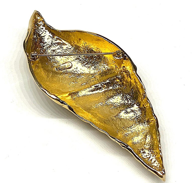 Ciner 1980s Large Cerith Sea Shell Brooch For Sale at 1stDibs