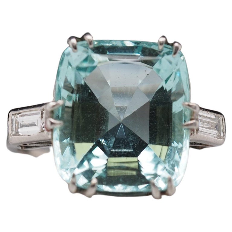 Platinum Art Deco Aquamarine Ring, circa 1940s For Sale at 1stDibs