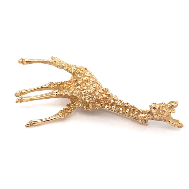 Circa 1950s Retro Giraffe Brooch in 14 Karat Gold For Sale at 1stDibs