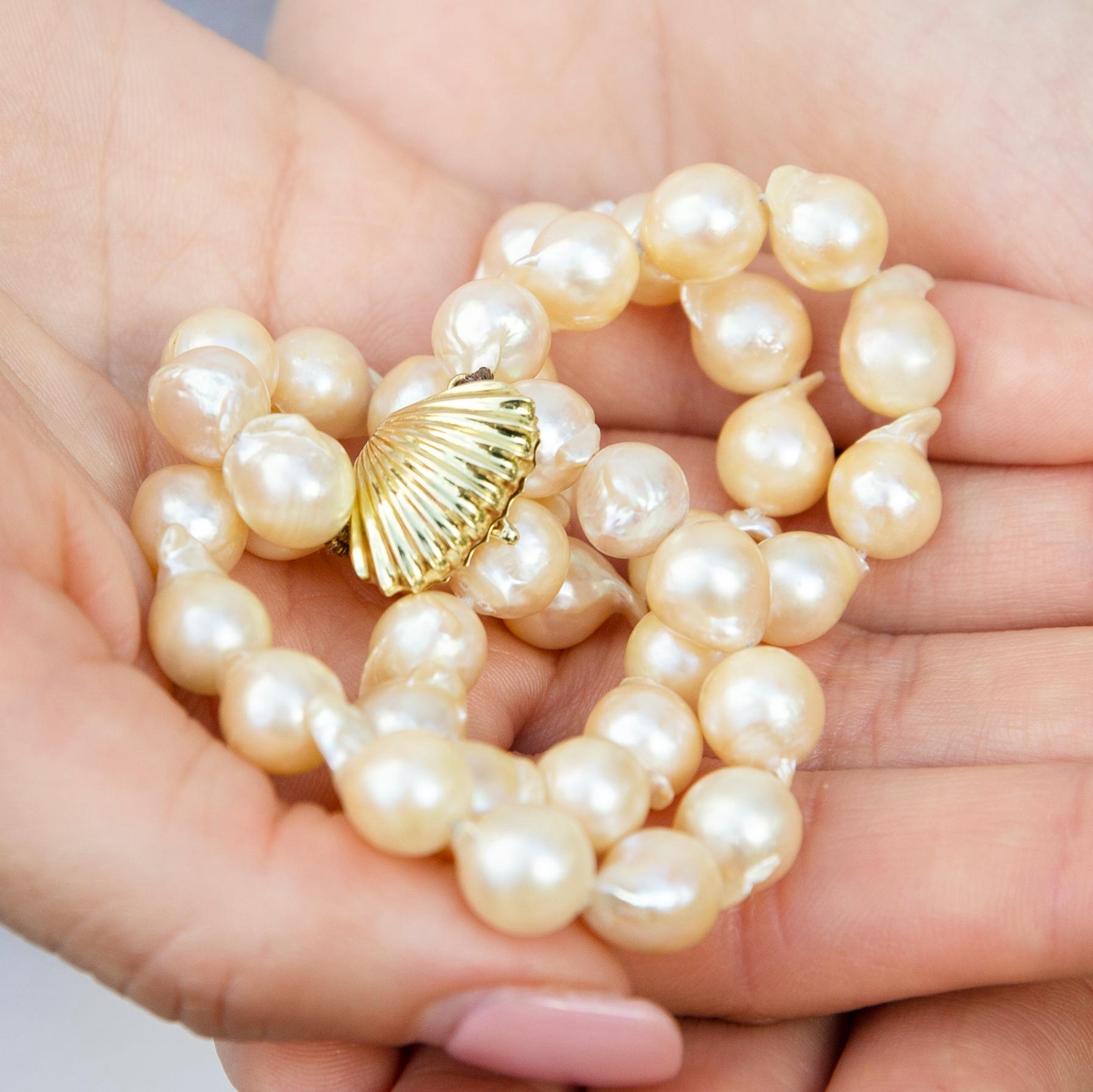 Circa 1980s Baroque Akoya Pearl Vintage 18 Carat Gold Seashell Clasp ...
