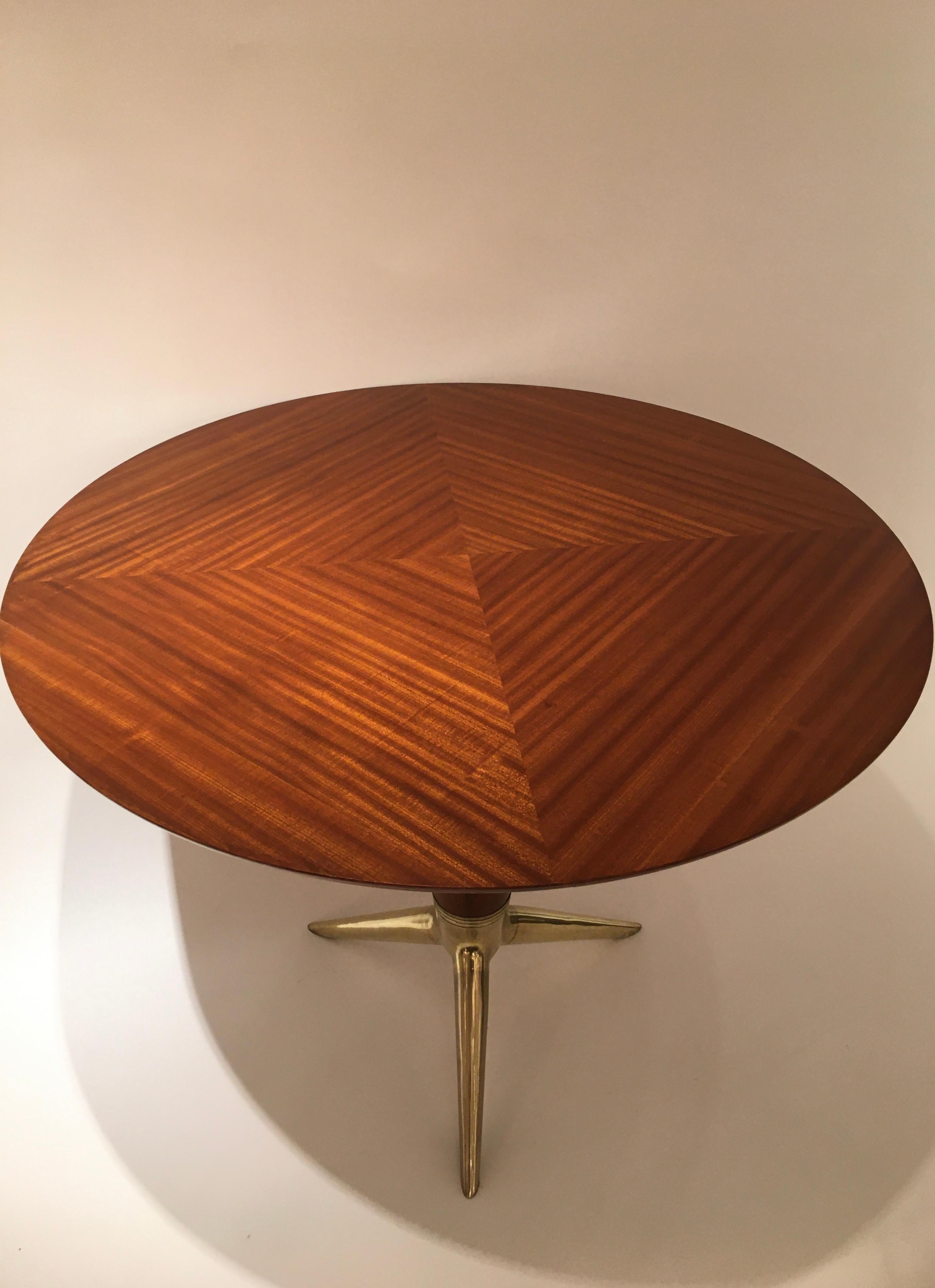 Circular Centre Table in Walnut and Brass by I.S.A. Italy, circa 1950 ...